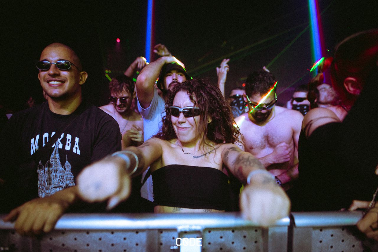 Hard Techno: C0DE, de Jéssica Gabriel, Traz Novos Ares à Cena ...