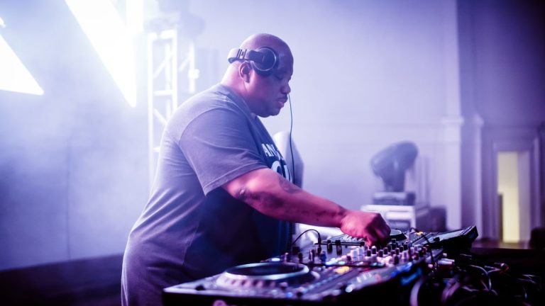 Ron Carroll, DJ, compositor e lendária voz do House Music Chicago e ...